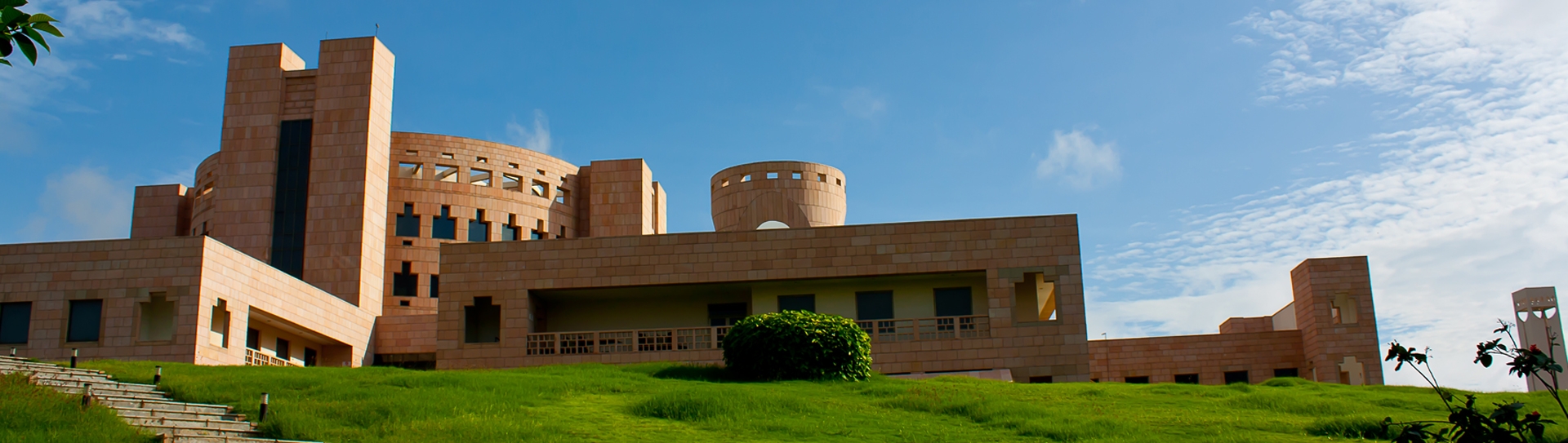 Indian School of Business (ISB), Hyderabad - Courses, Fees, Placements ...